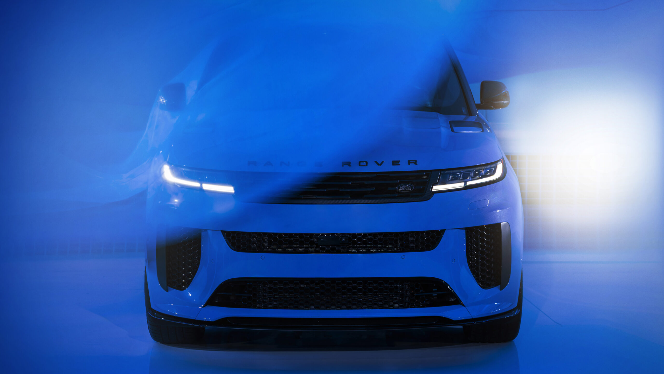 Land Rover Unveils the Range Rover Sport SV Edition One Miami: A ...